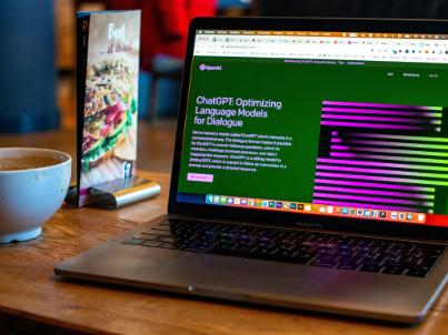 How to Use ChatGPT to Write a Cover Letter (With Prompts)