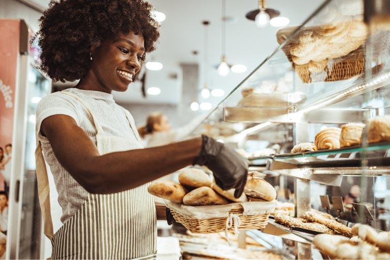 Bakery Assistant Resume Examples & Templates (2025)