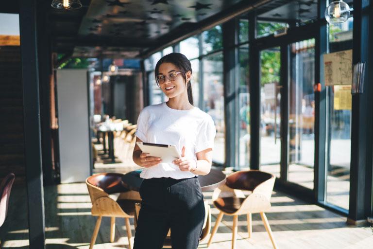 Host/Hostess Cover Letter Examples & Templates [2025]