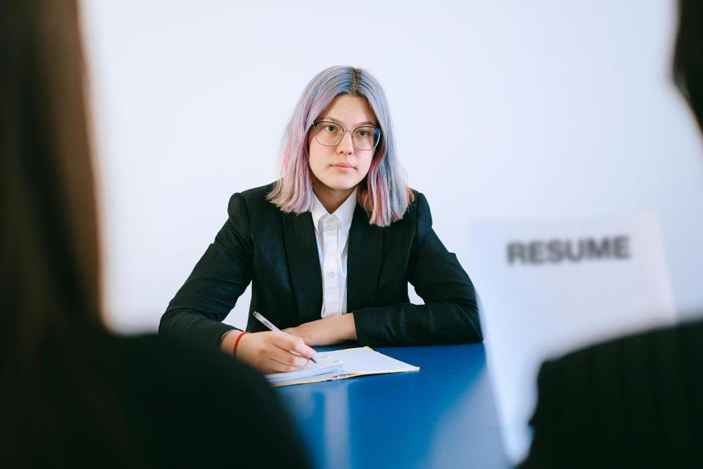 5 Resume Paper Types for Your Resume (& How to Choose One)