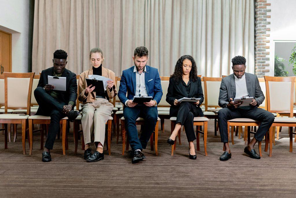 How to Prepare for a Job Fair: Checklist & Resume Tips